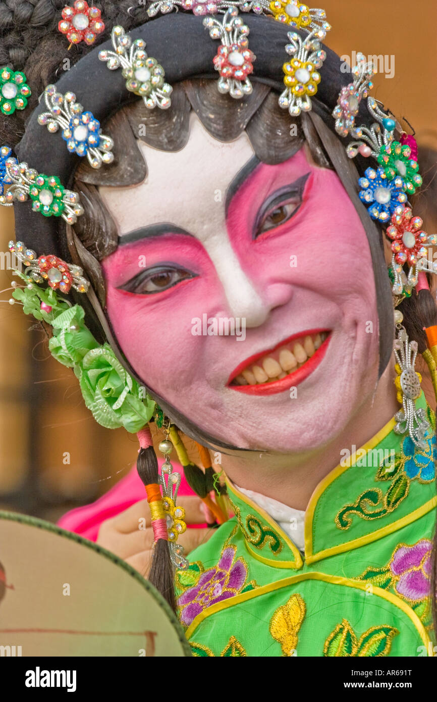 Actress in chinese opera hong hi-res stock photography and images - Alamy