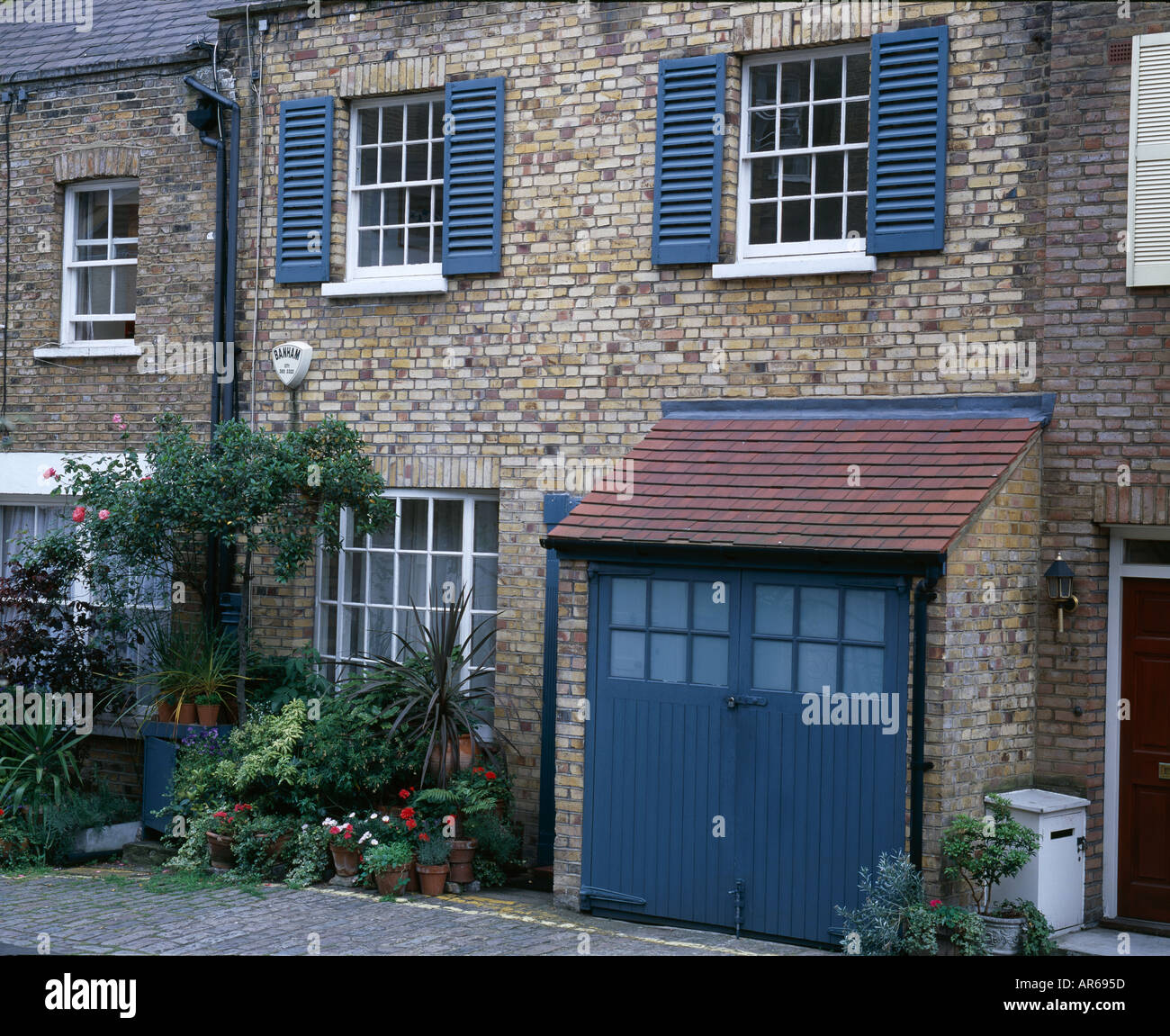 Mews house hi-res stock photography and images - Alamy