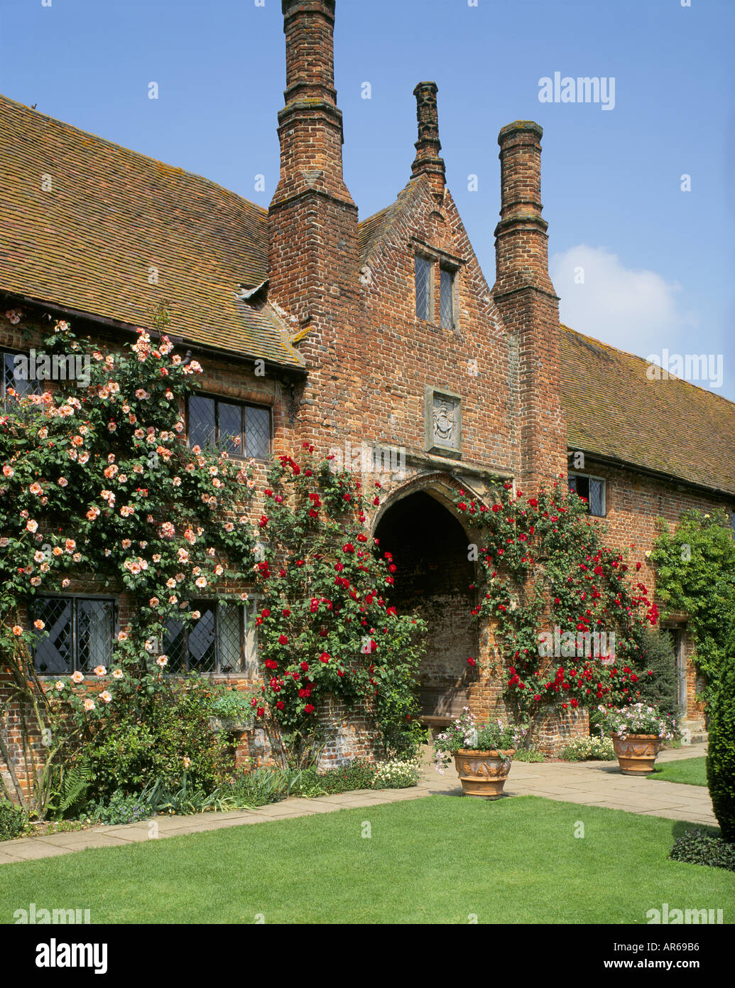 Sissinghurst castle garden hi-res stock photography and images - Alamy