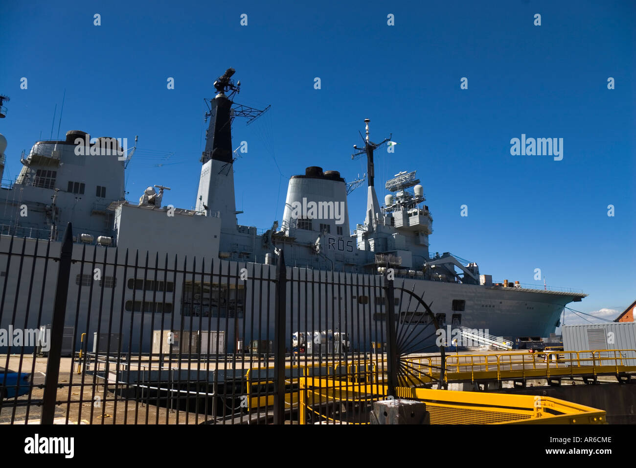 Aircraft carrier hms invincible hi-res stock photography and images - Alamy