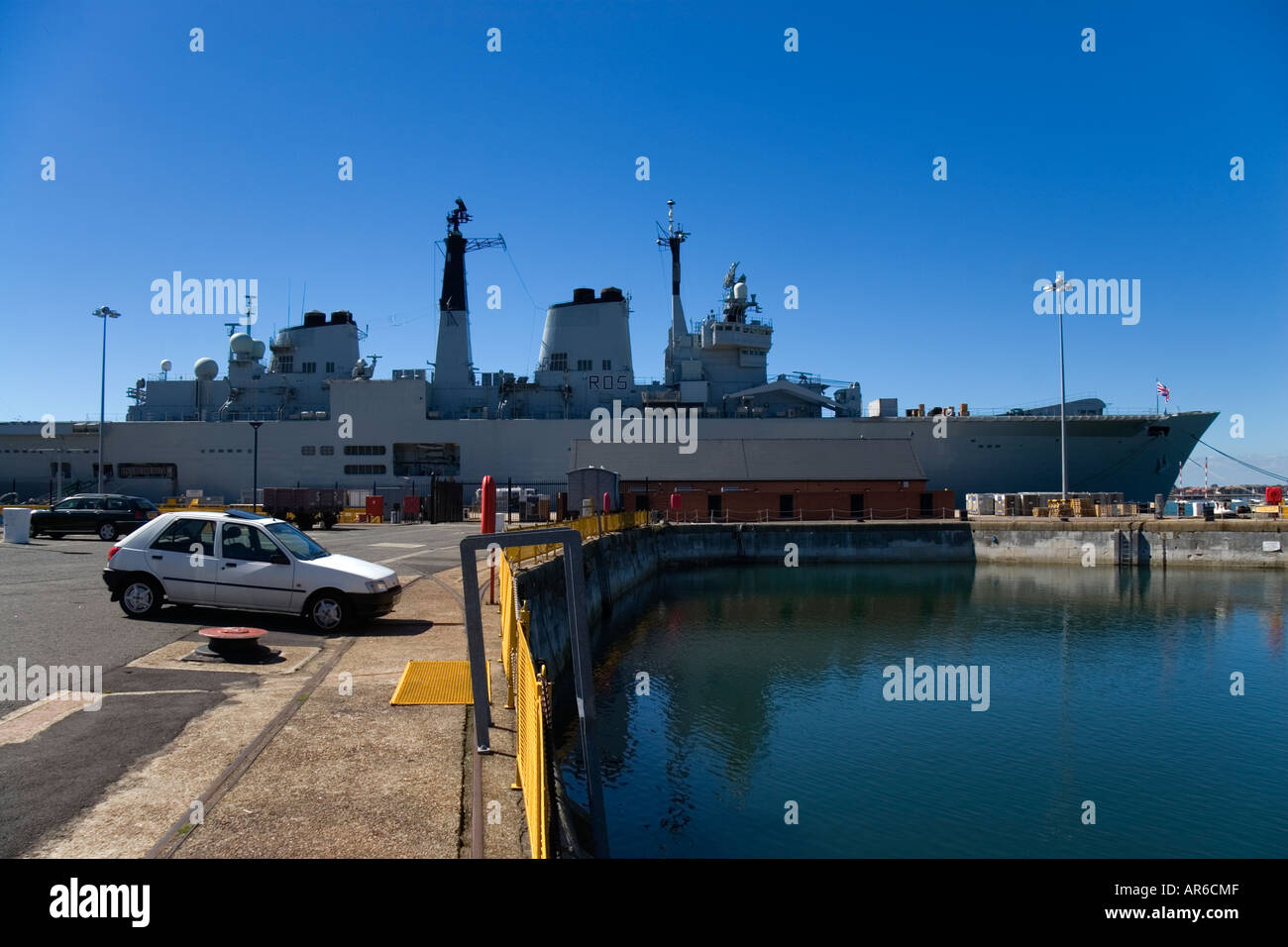 The Invincible class CVS aircraft carrier HMS Invincible at her ...