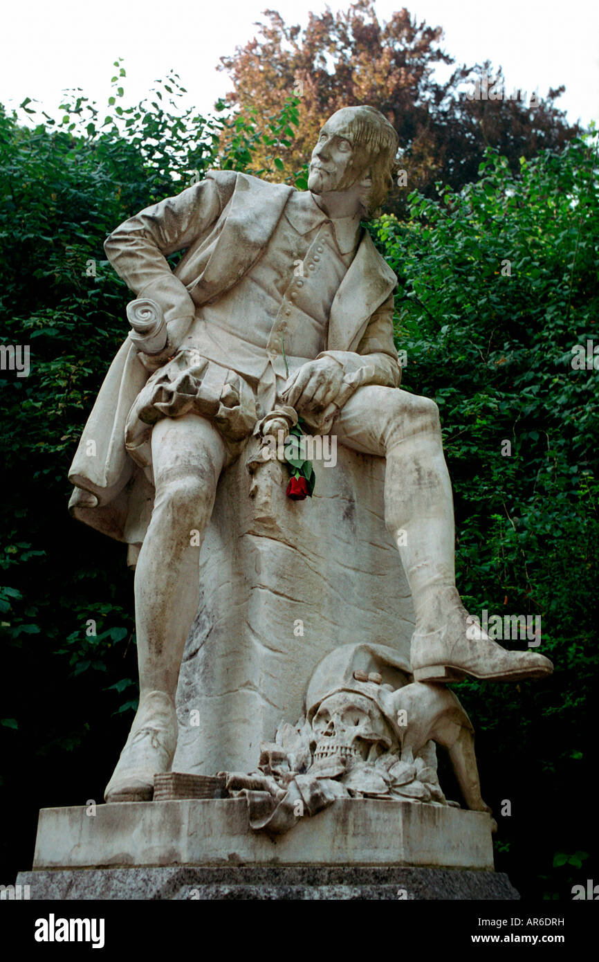 Statue of William Shakespeare, Weimar, Germany Stock Photo - Alamy