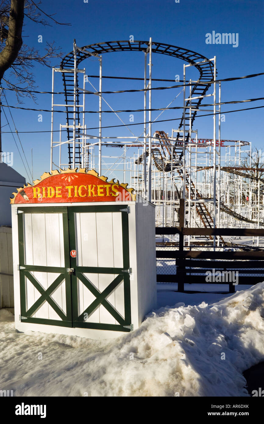 Ticket booth in front empy hi-res stock photography and images - Alamy
