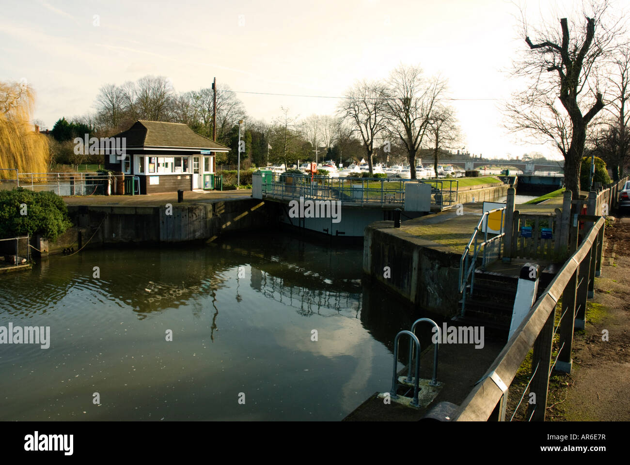 Molesey Lock which you have to cross to get to Ash Island Stock Photo ...