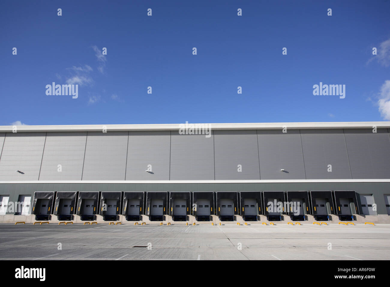 Warehouse exterior hi-res stock photography and images - Alamy