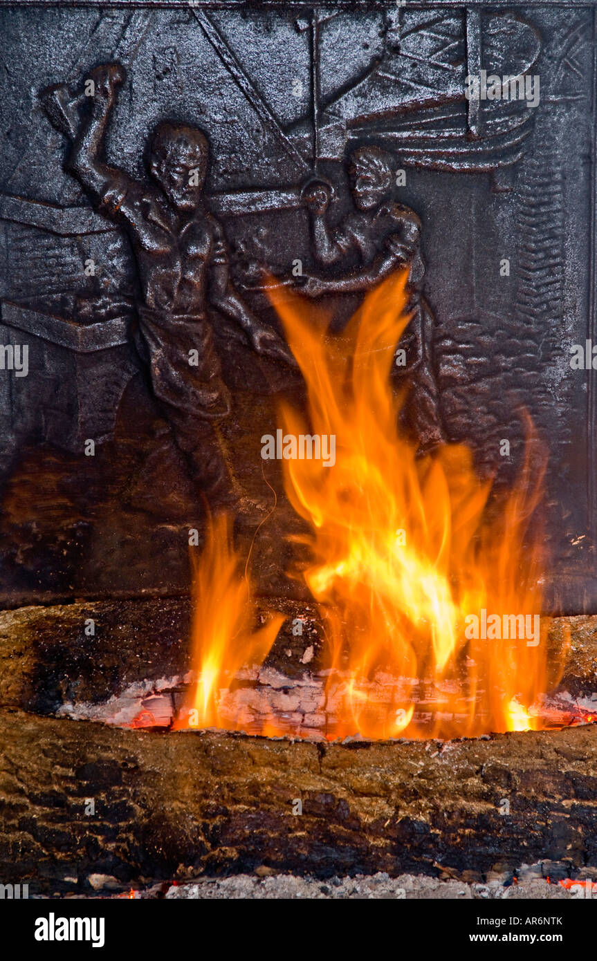 Fire back hi-res stock photography and images - Alamy
