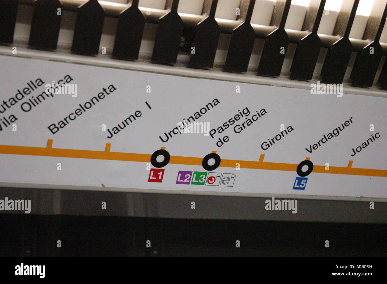 Barcelona underground map hi-res stock photography and images - Alamy