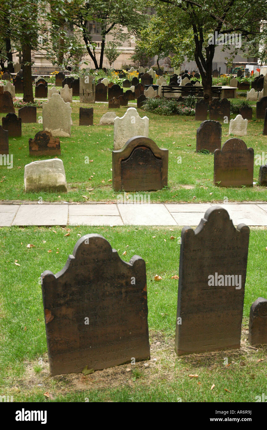 Trinity Church cemetery New York USA Stock Photo - Alamy