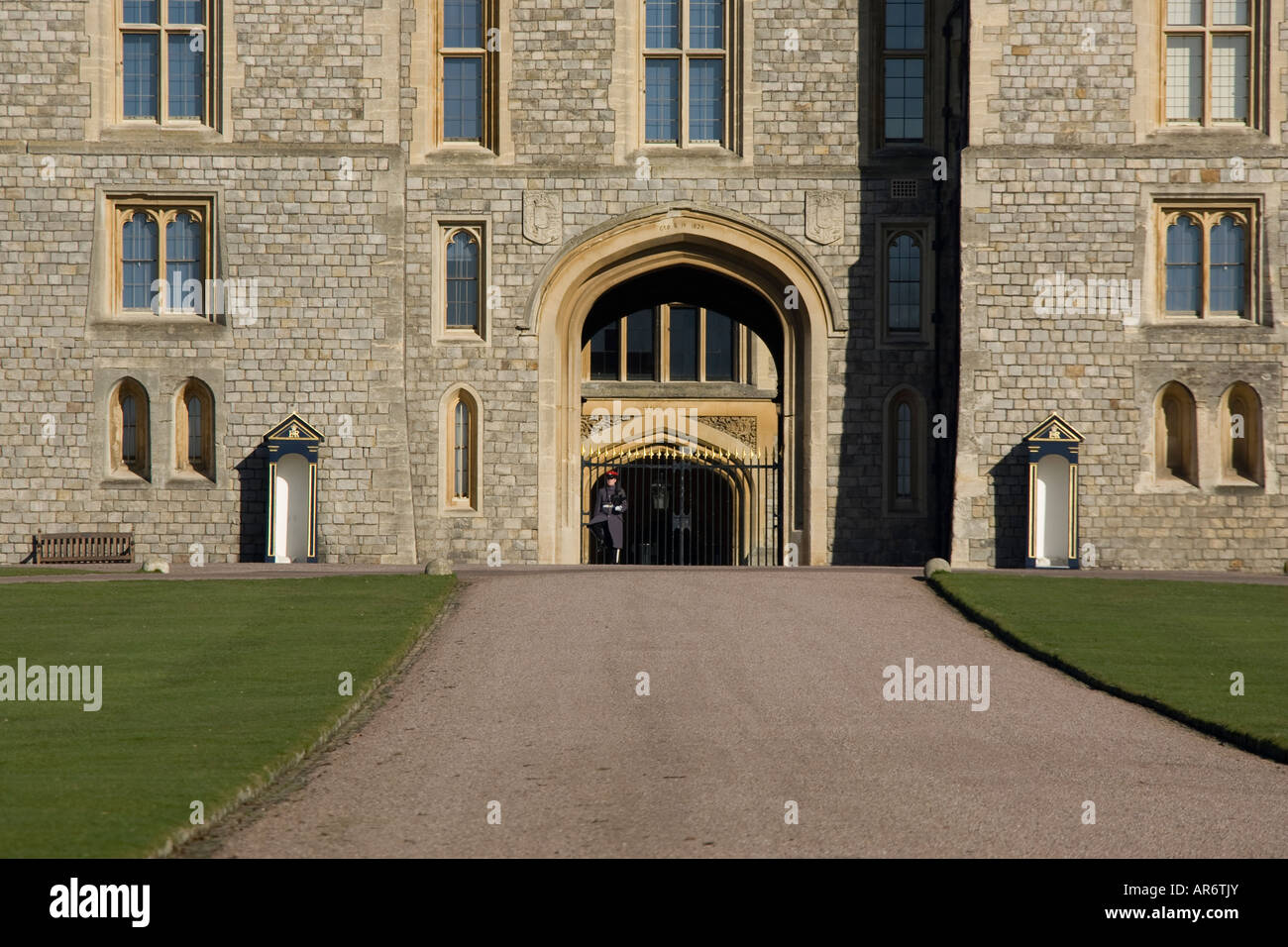 Castle enterance hi-res stock photography and images - Alamy