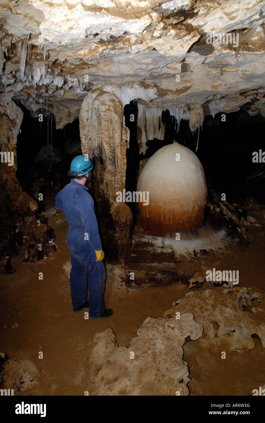Australia cave scientist hi-res stock photography and images - Alamy
