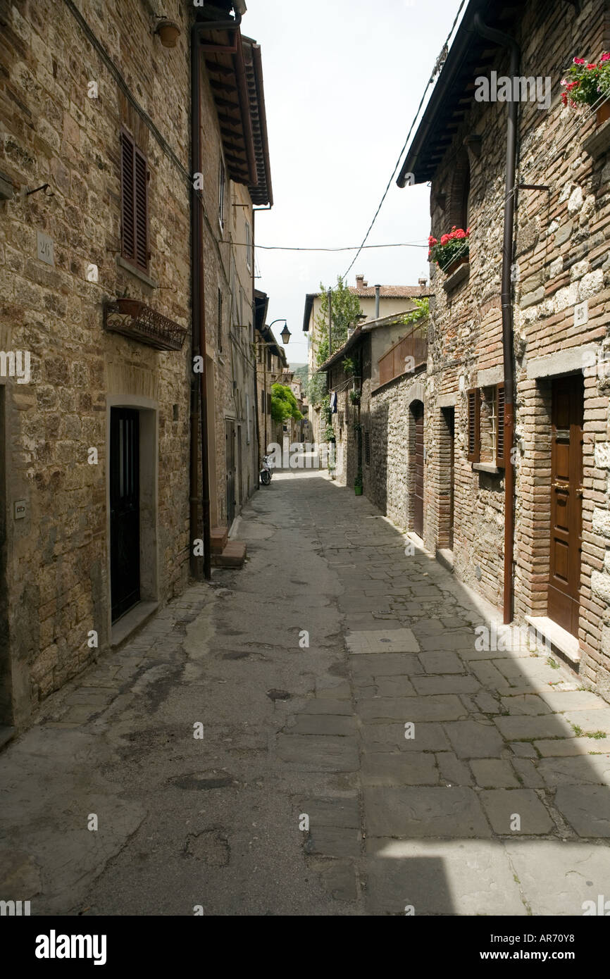 Empty italian street hi-res stock photography and images - Alamy