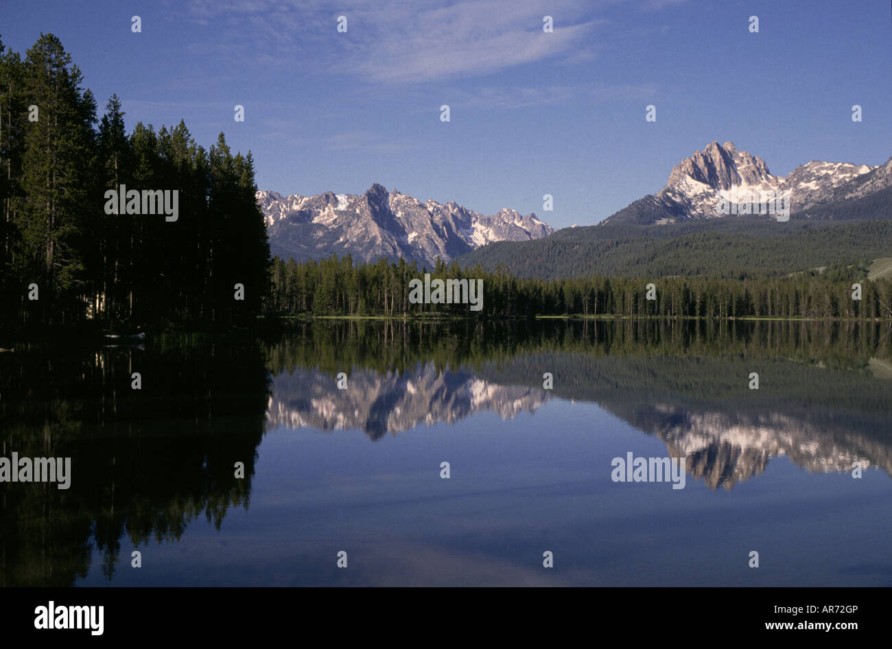 A view of the peaks of Sawtooth Mountains in the Sawtooth Wilderness In ...