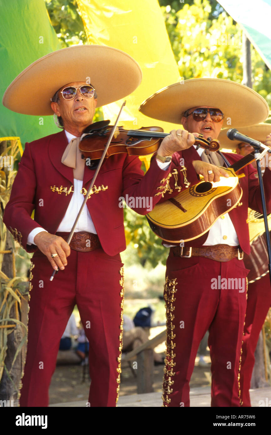 Mariachi band cancun mexico hi-res stock photography and images - Alamy