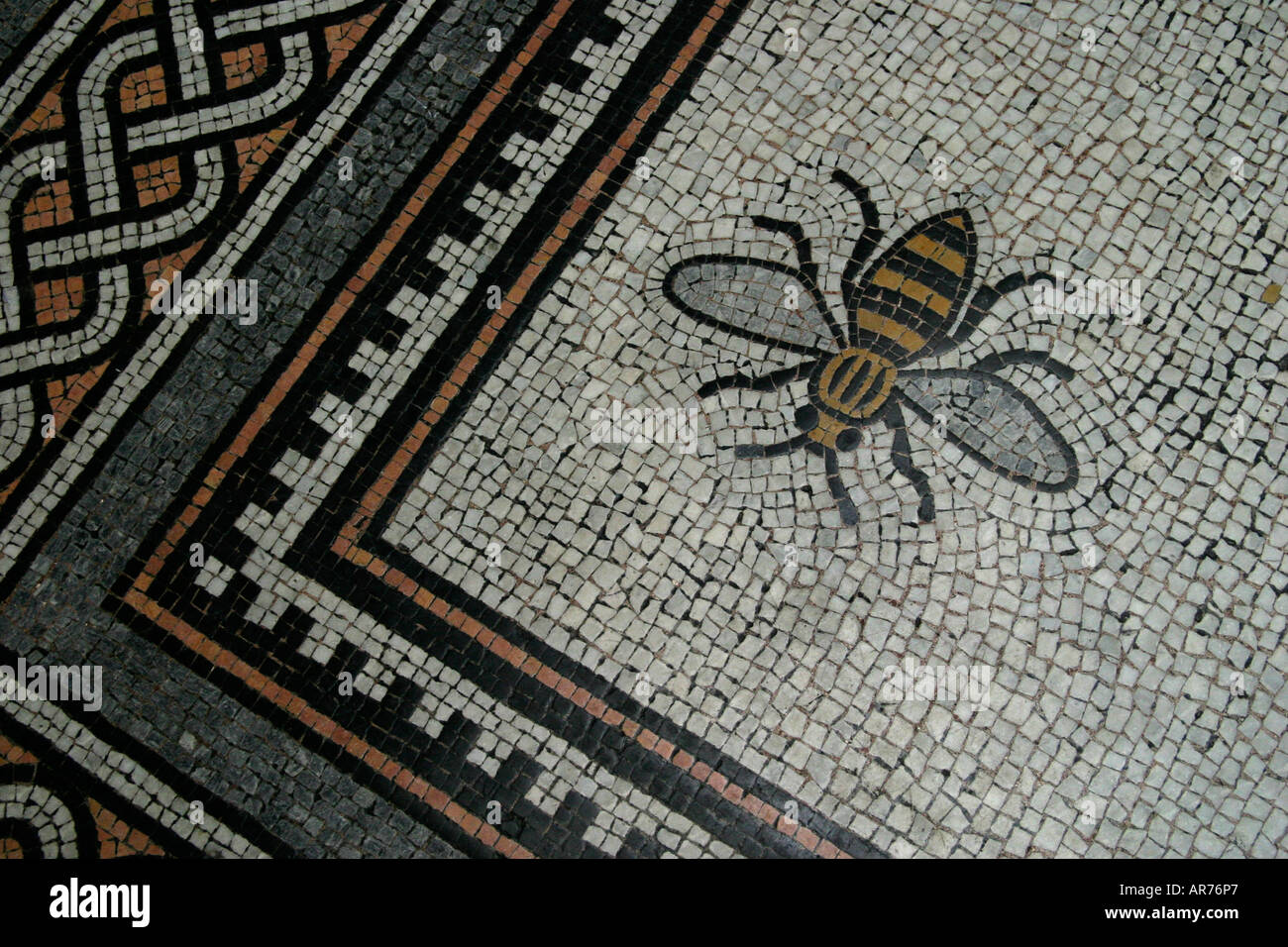 Manchester bee emblem hi-res stock photography and images - Alamy