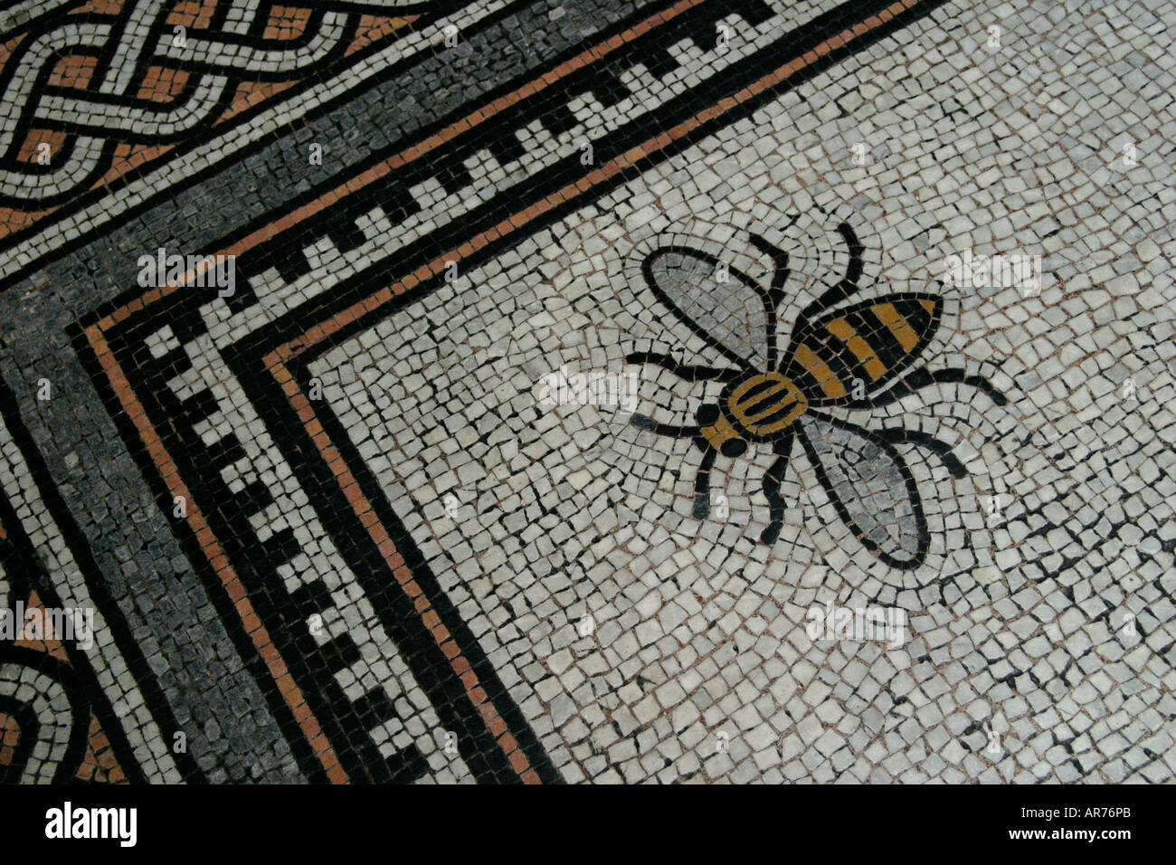 Manchester bee emblem hi-res stock photography and images - Alamy