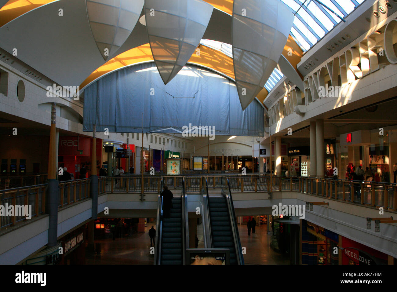 Bluewater shopping centre dartford hi-res stock photography and images ...