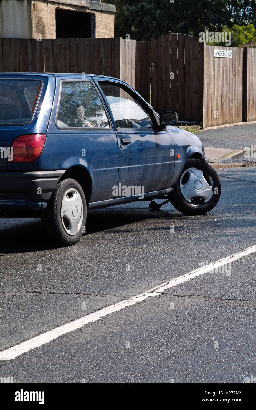 Car collapsed suspension hi-res stock photography and images - Alamy