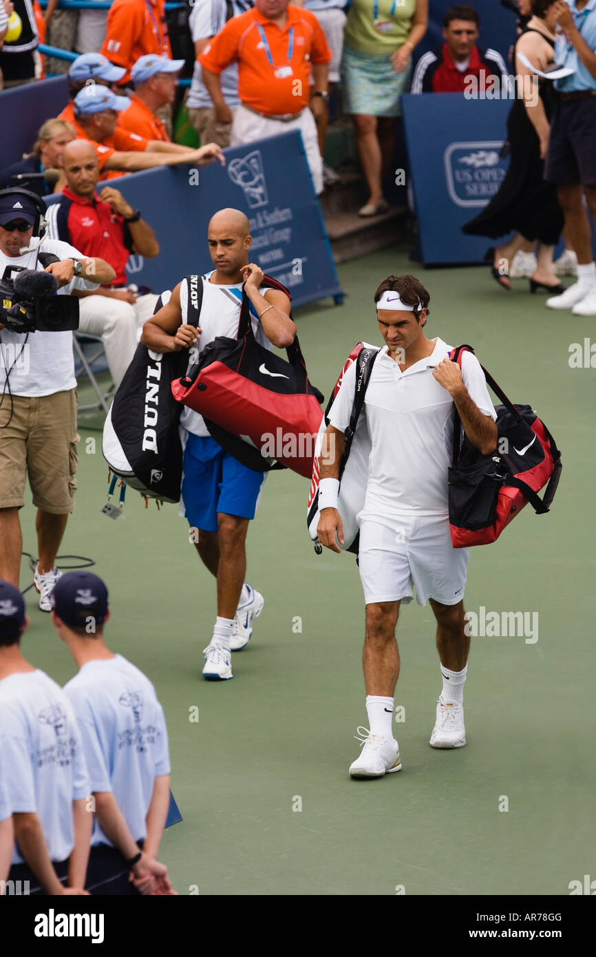 Roger Federer enters court and preps for another match in the ...