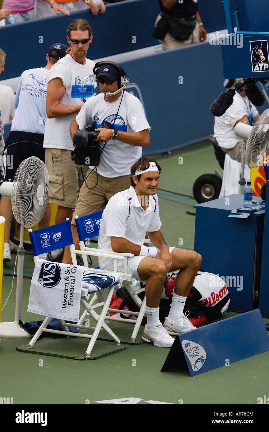 Roger Federer enters court and preps for another match in the ...