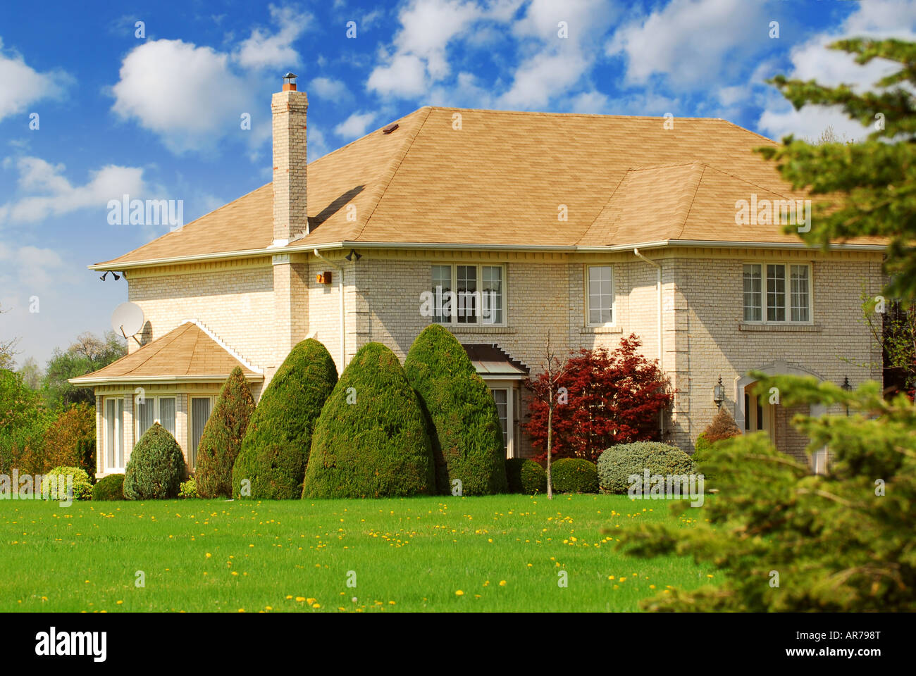 Spaceous family home with big green lawn in front Stock Photo - Alamy