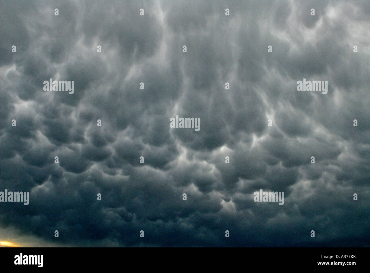 Mammatus cloud formation Stock Photo - Alamy