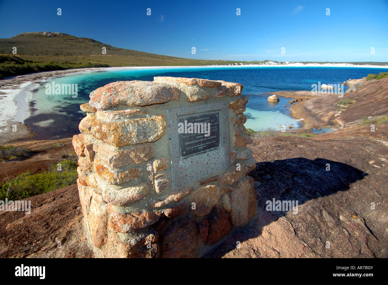 Matthew Flinders memorial at Lucky Bay, Cape Le Grand National Park ...