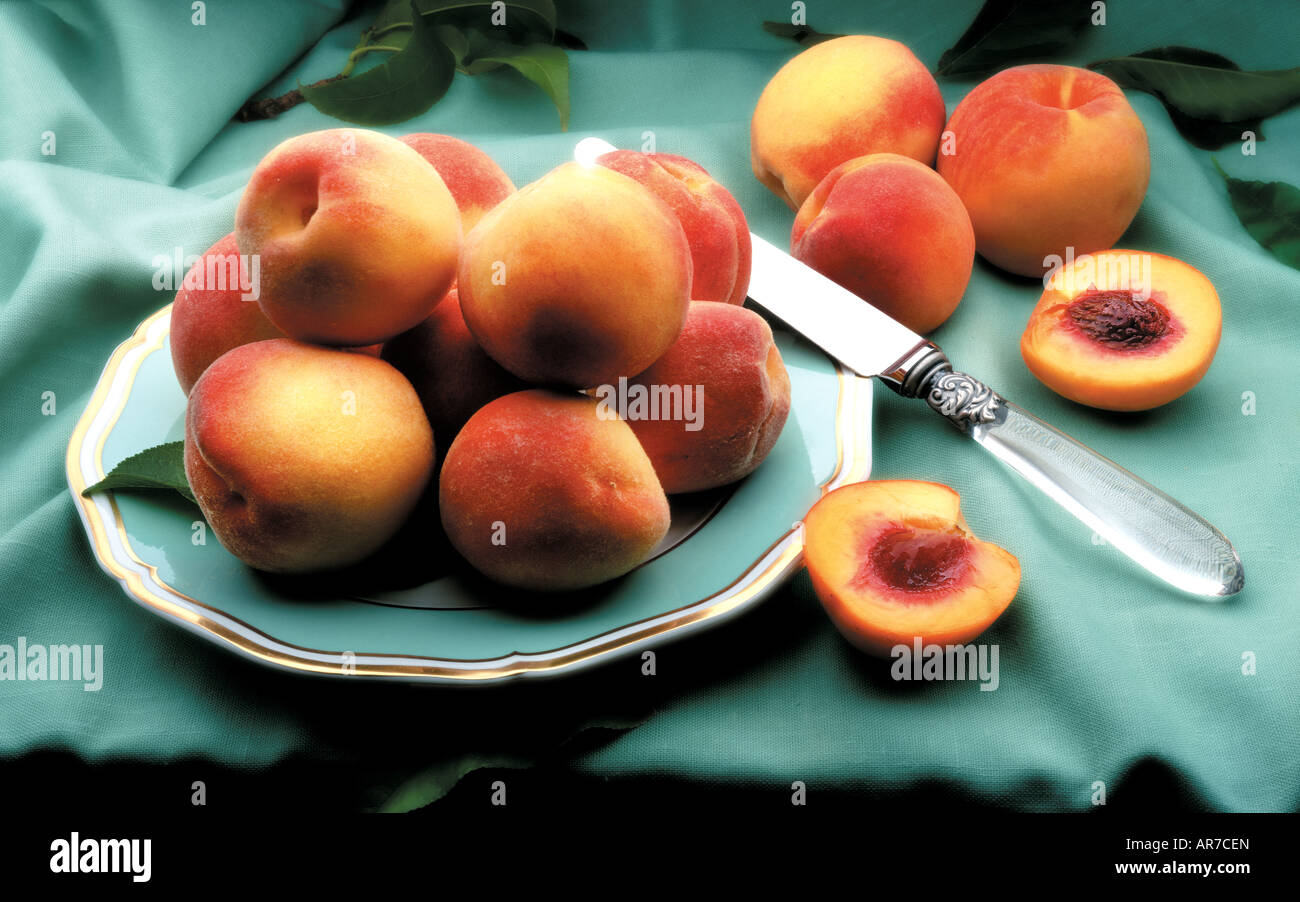 Peach fruit hi-res stock photography and images - Alamy