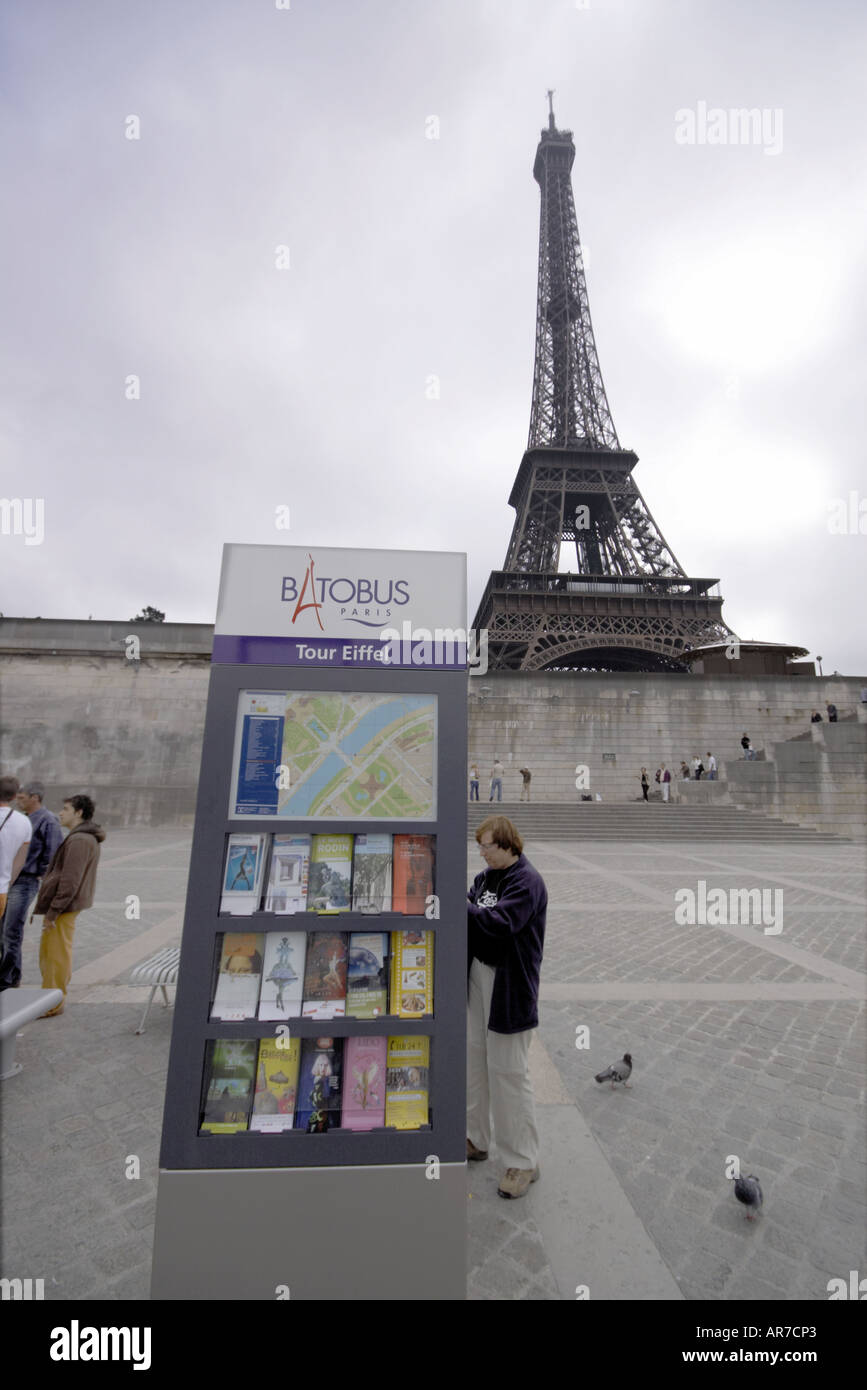 the Batobus river bus stop at the Eiffel Tower in Paris Stock Photo - Alamy