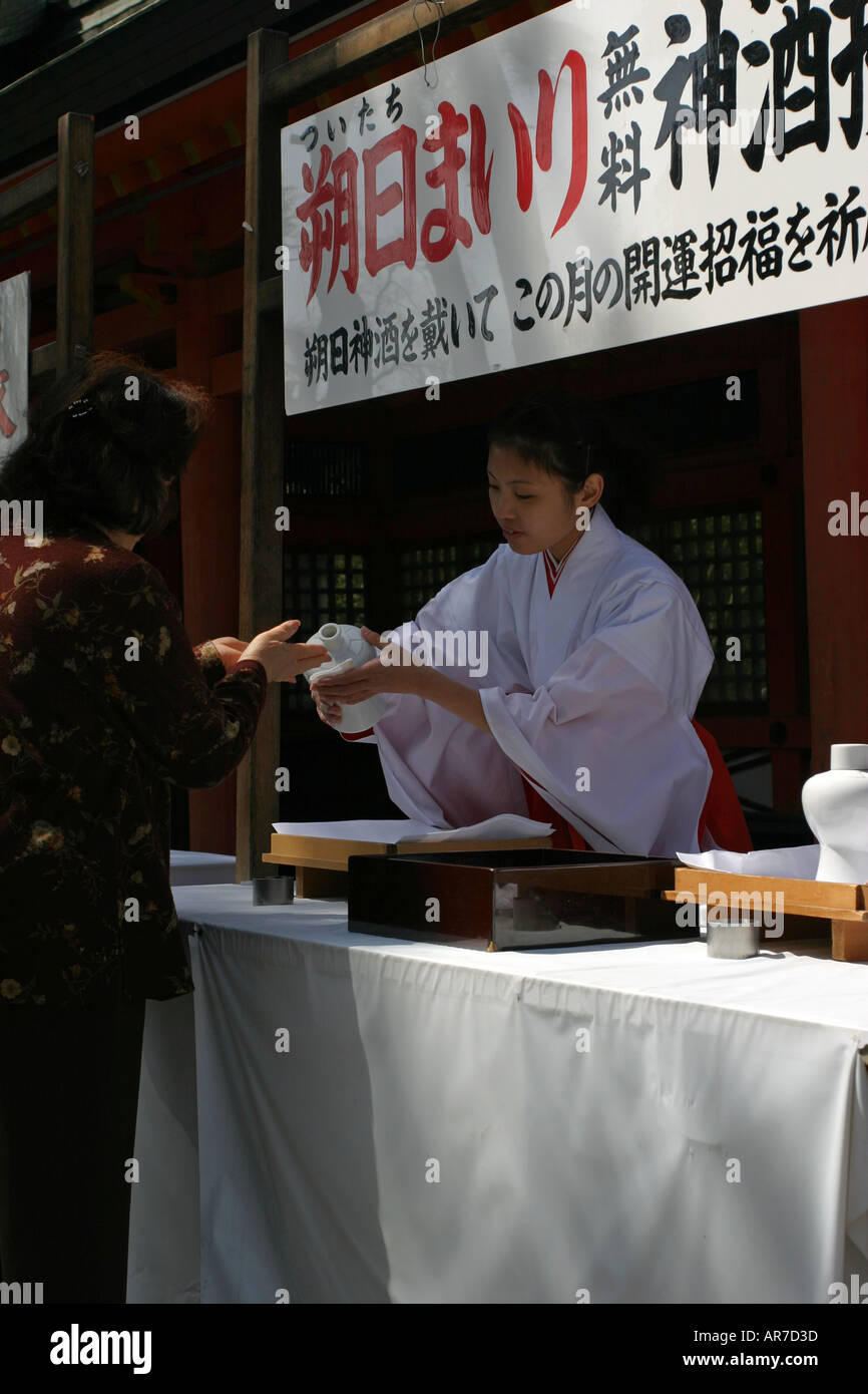 Temple worker in traditional costume gives away free Japanese tea at ...