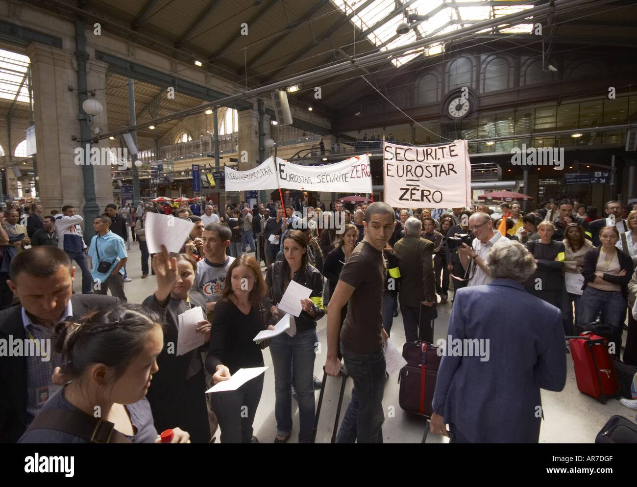 Eurostar france security hi-res stock photography and images - Alamy