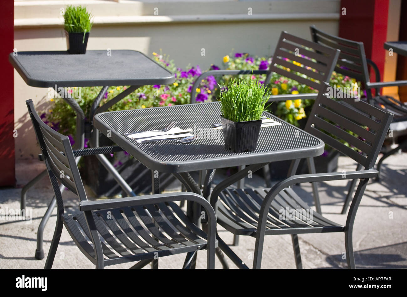 Inviting summer restaurant patio Stock Photo - Alamy