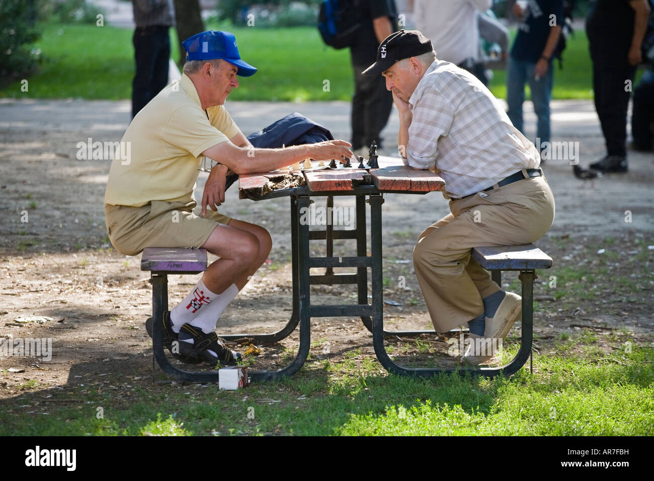 Two elderly men playing chess hi-res stock photography and images - Alamy