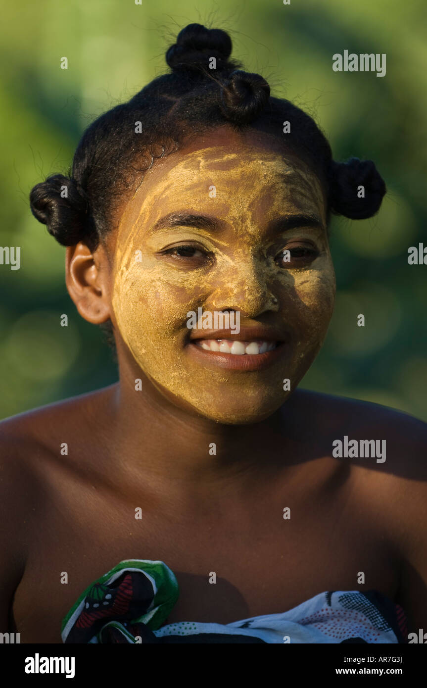 Madagascar sakalava women hi-res stock photography and images - Alamy