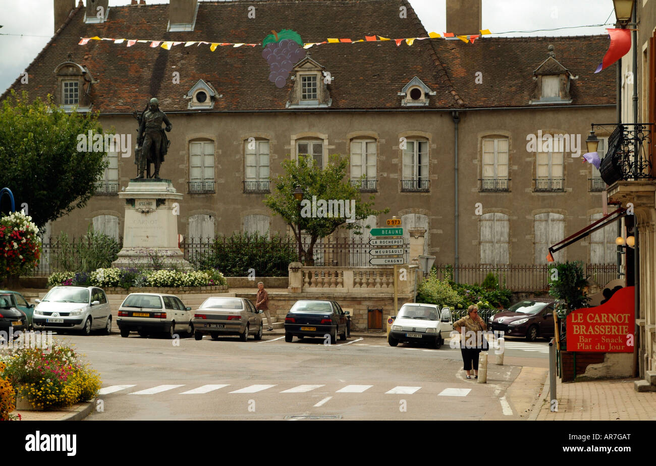 Statue wine town hi-res stock photography and images - Alamy