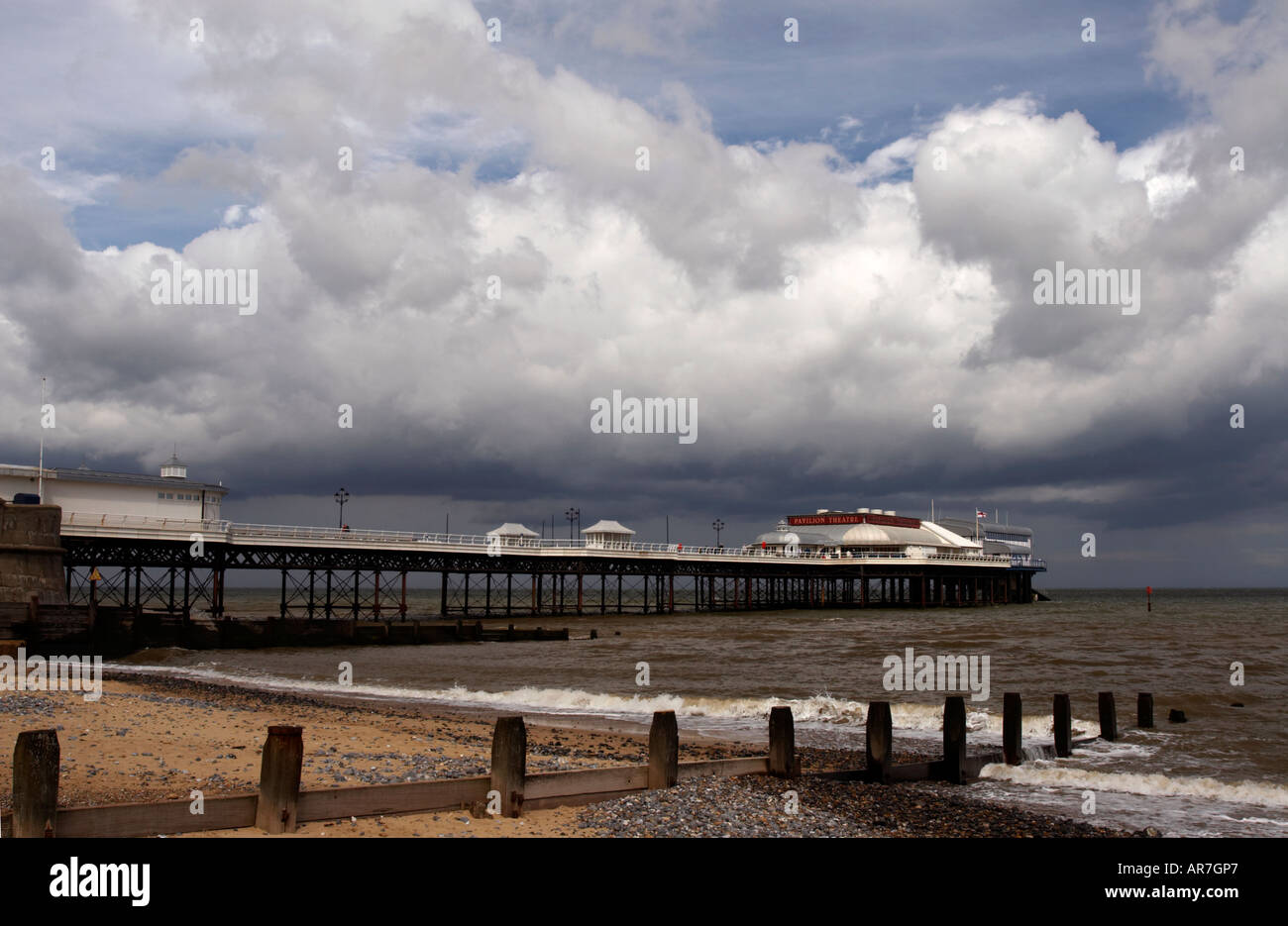 Storm and pier hi-res stock photography and images - Alamy