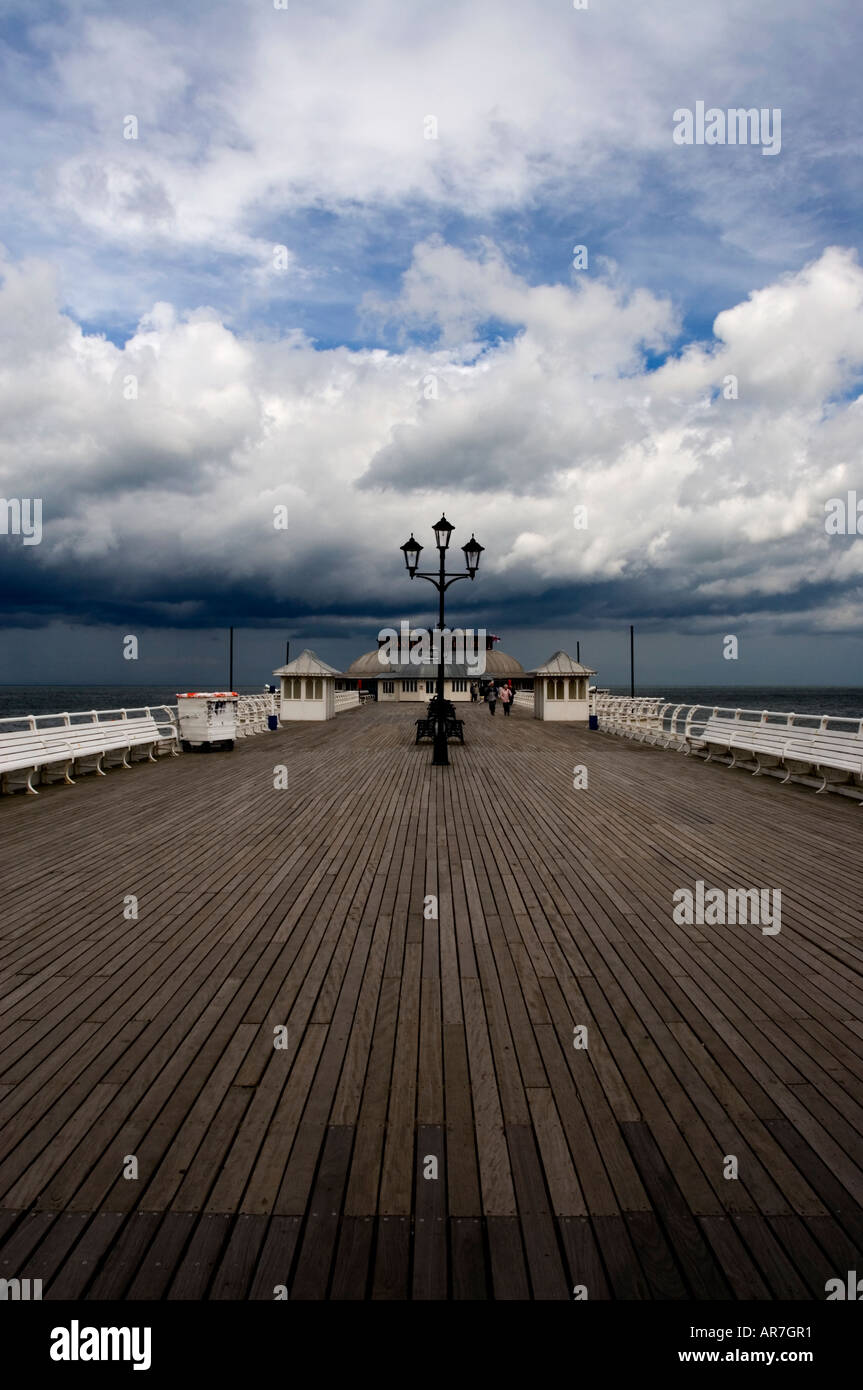 Storm and pier hi-res stock photography and images - Alamy