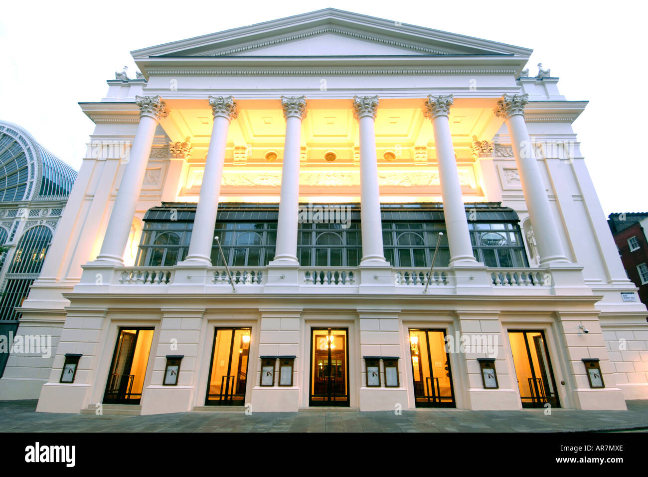 The royal opera house hi-res stock photography and images - Alamy