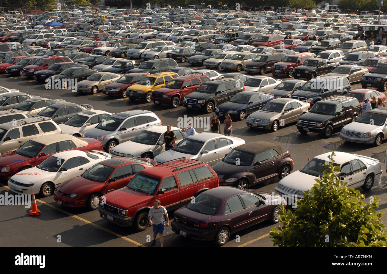Full parking lot hi-res stock photography and images - Alamy
