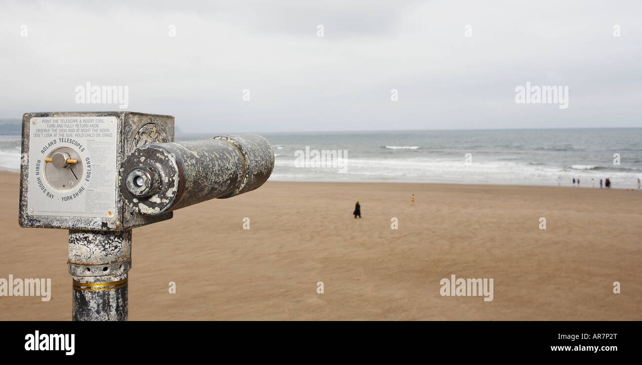 Lookout telescope at the seaside Stock Photo - Alamy