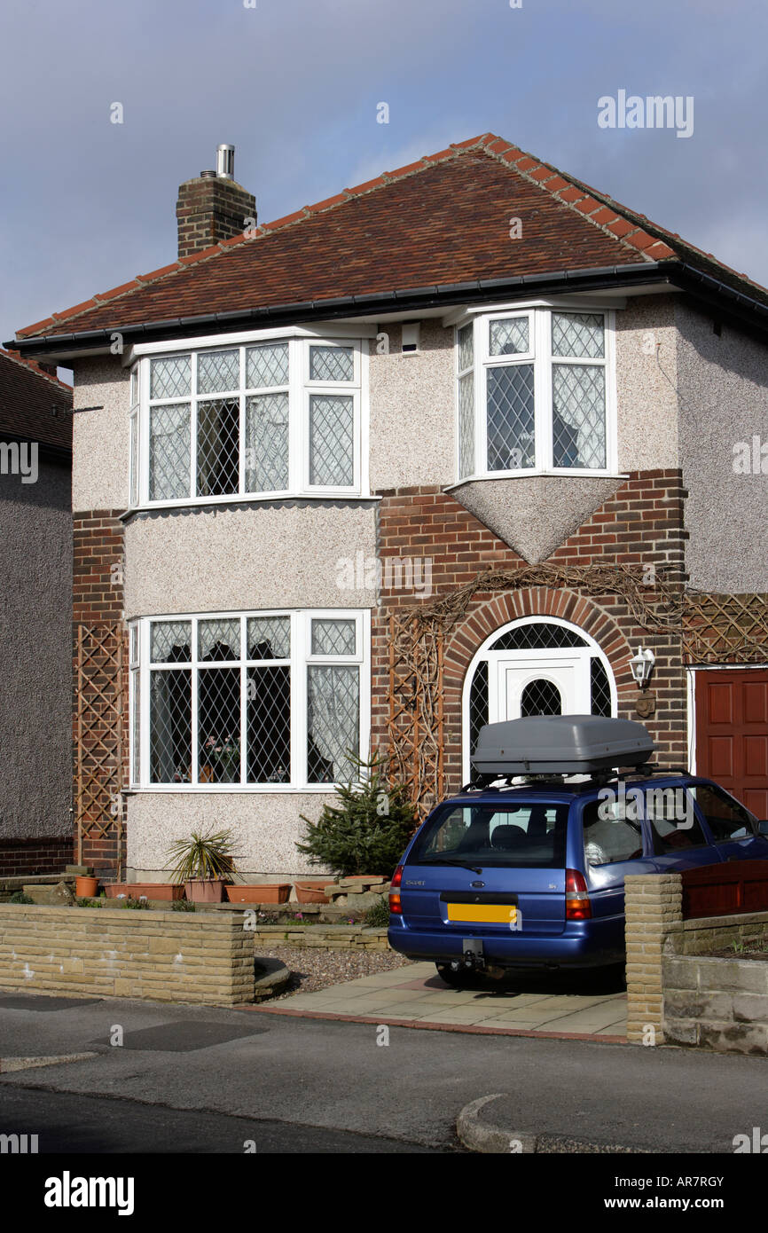 Suburban house uk hi-res stock photography and images - Alamy