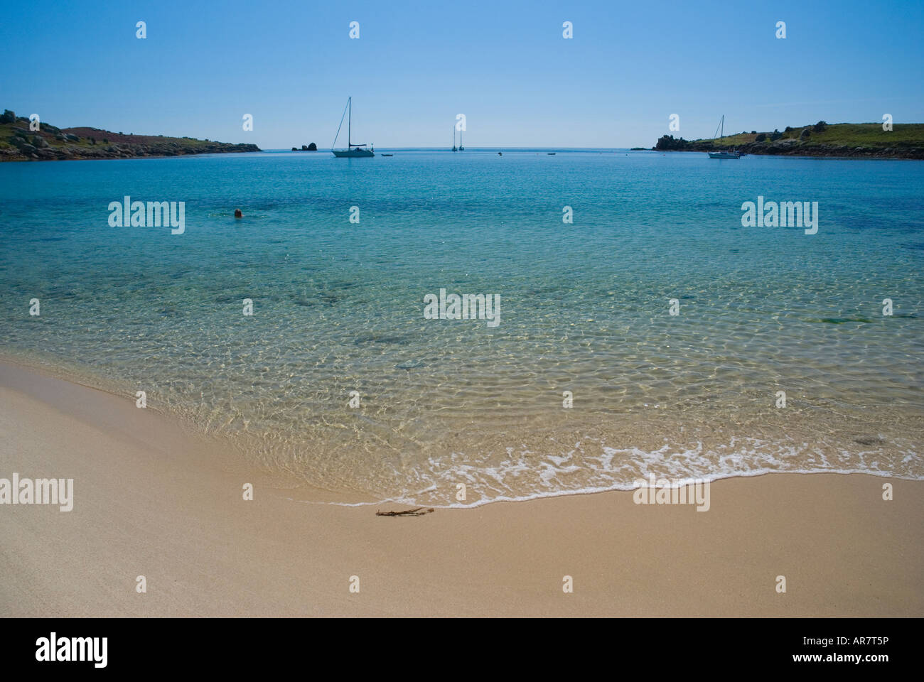 Isles of scilly beach sea turquoise hi-res stock photography and images ...