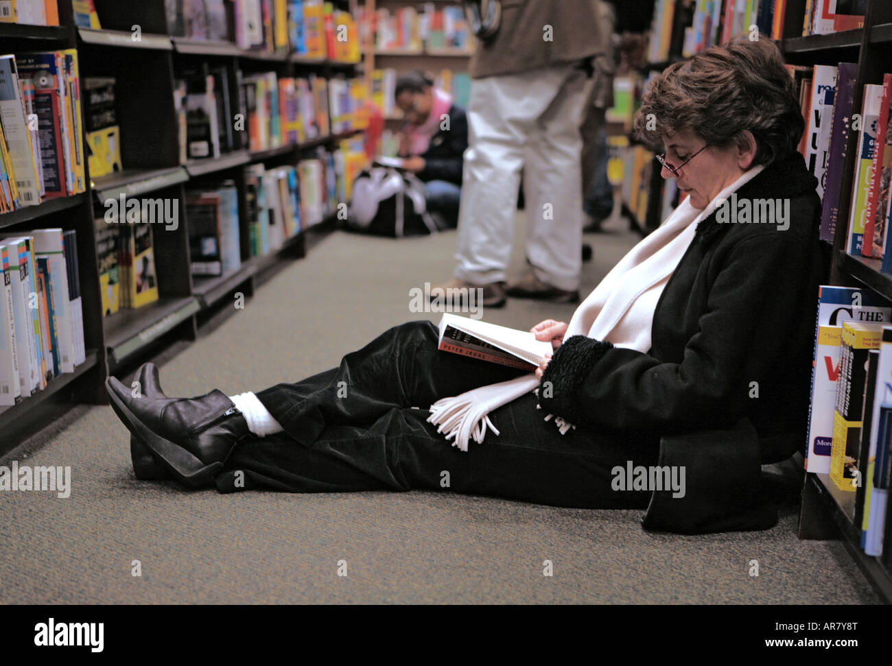 Perusing the books hi-res stock photography and images - Alamy