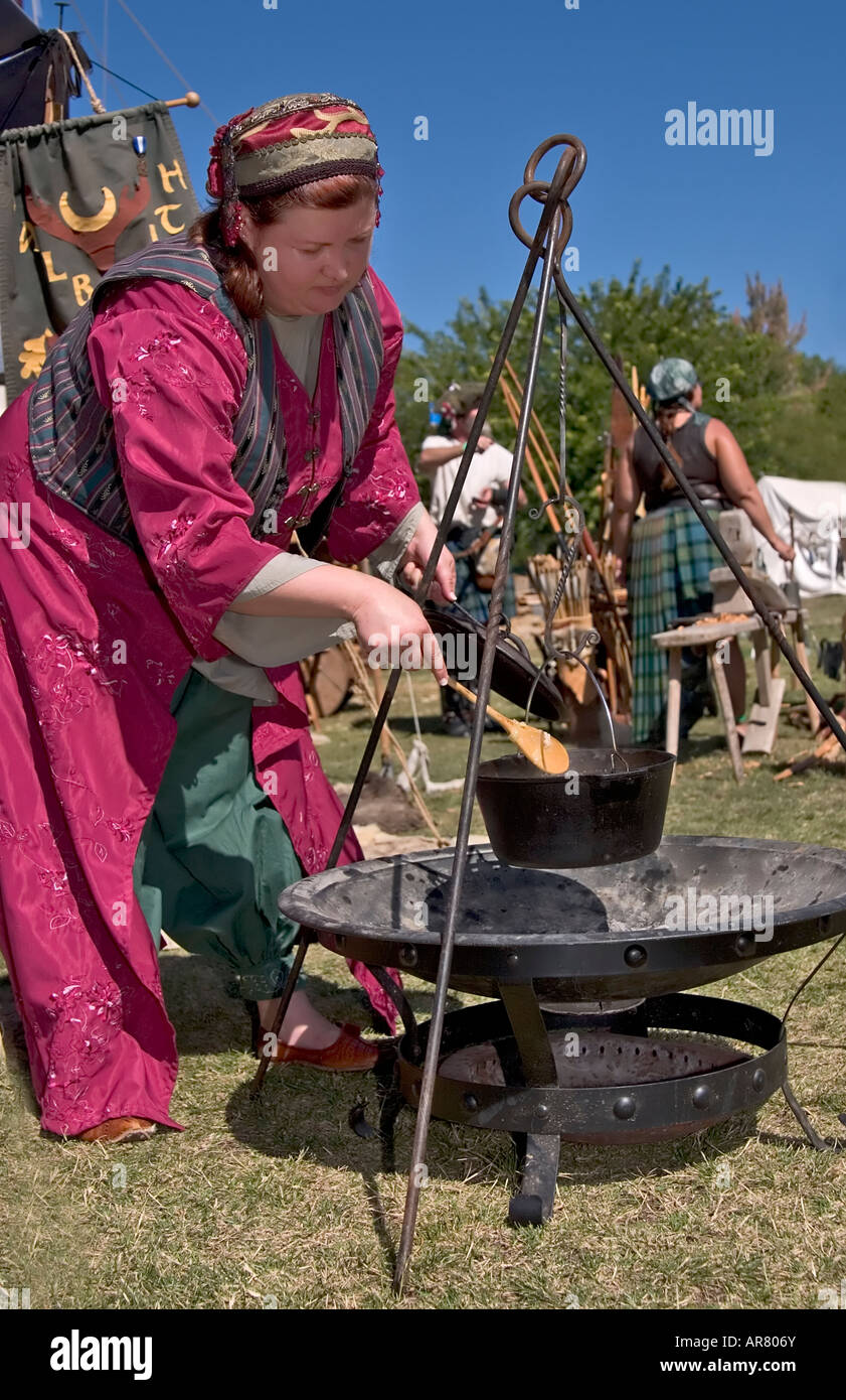 Medieval kitchen fire hi-res stock photography and images - Alamy