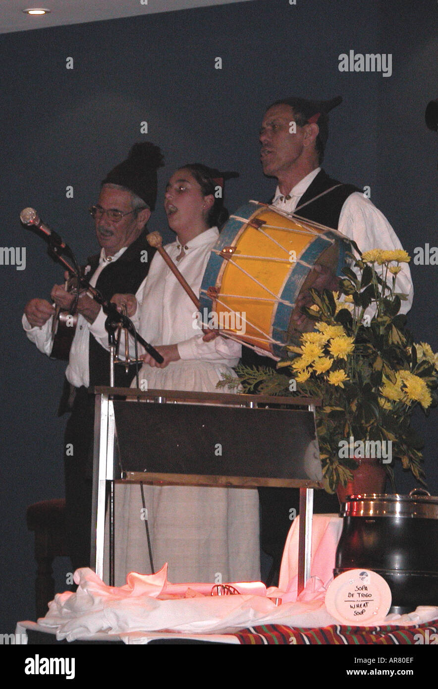 Portuguese folk singers hi-res stock photography and images - Alamy