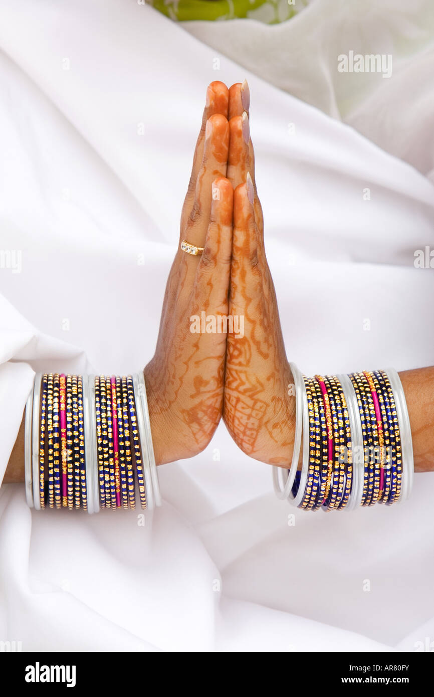 Indian girl henna prayer hands Stock Photo - Alamy