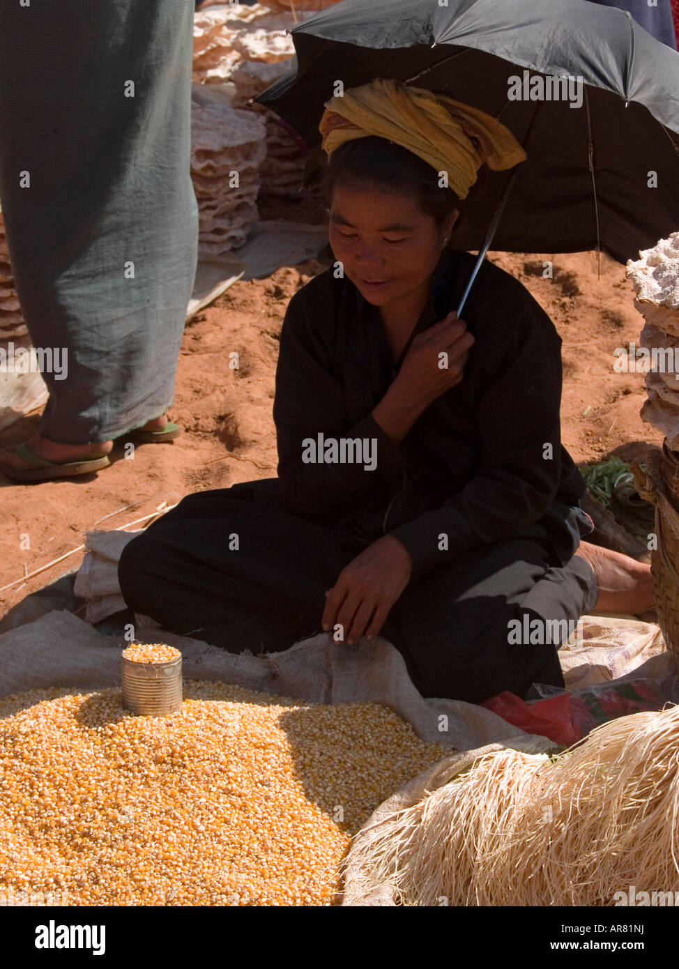 Woman selling grains hi-res stock photography and images - Alamy