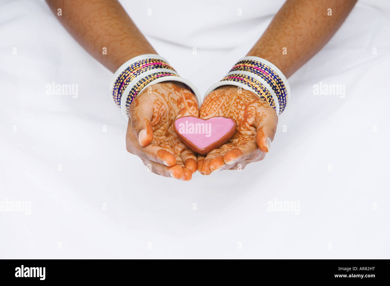Gold bracelet hearts hi-res stock photography and images - Alamy