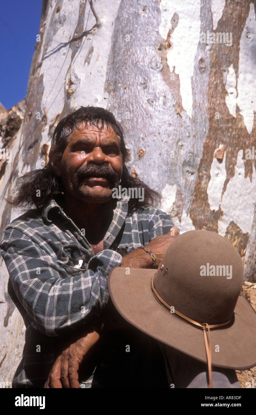 Aboriginal man next to gum tree of Iga Warta community in Northern ...