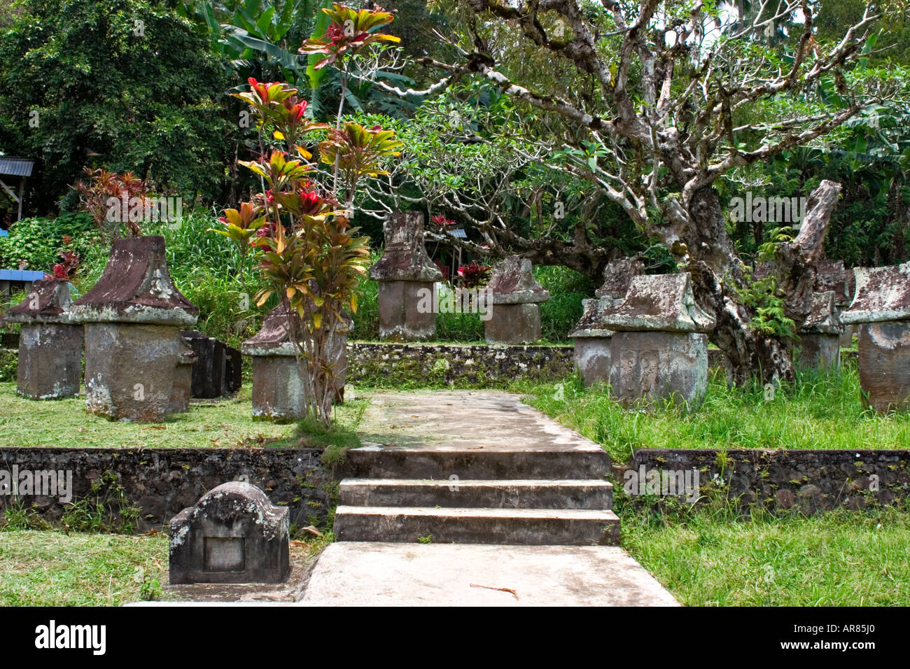 Waruga tombs of Minahasan ancestors in Sawangan village, Sulawesi ...