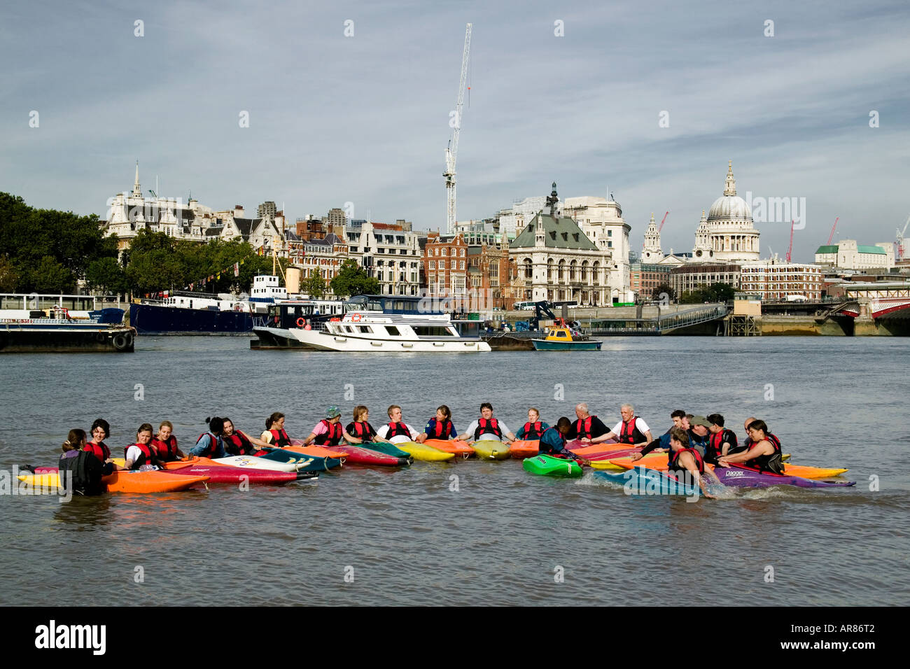 Canoe river thames hi-res stock photography and images - Alamy